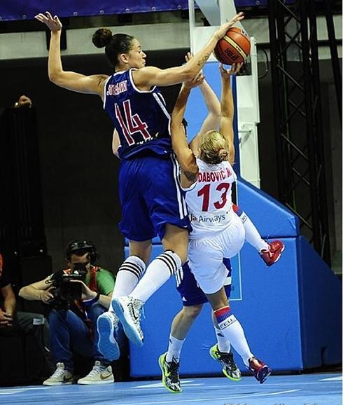 Azania Stewart, la referencia interior del Promete | La Rioja